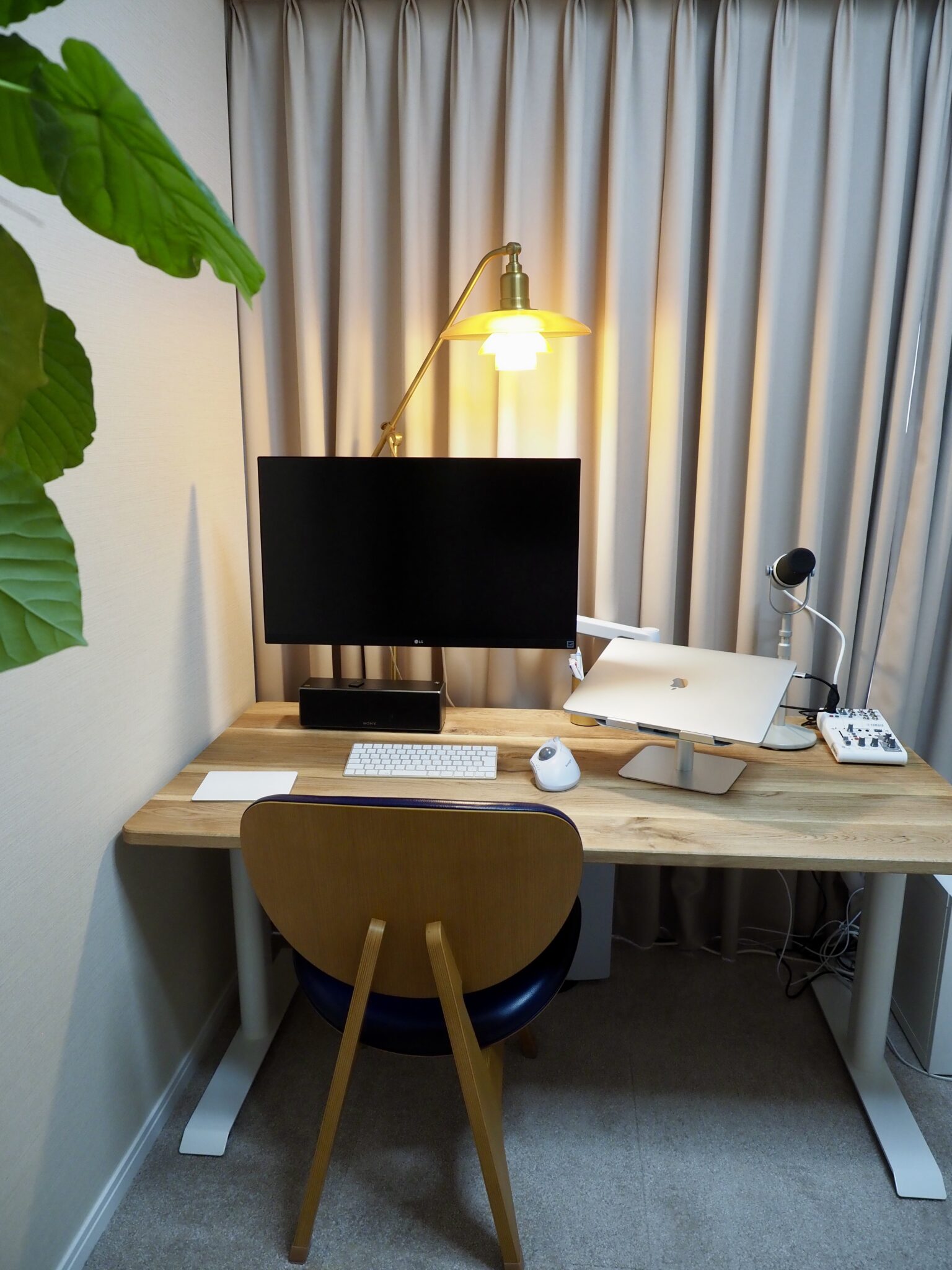 PCデスクを昇降式に変えました【FlexiSpot/E8/ハイグレード天板/レビュー】 | PLANNING