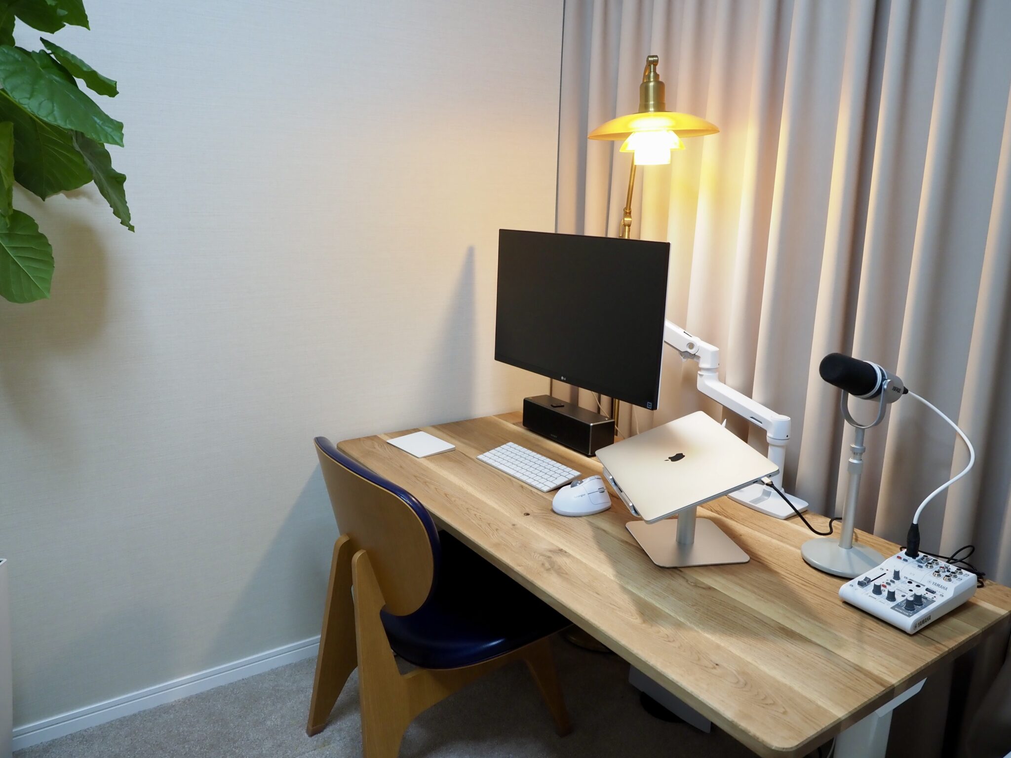 PCデスクを昇降式に変えました【FlexiSpot/E8/ハイグレード天板/レビュー】 | PLANNING