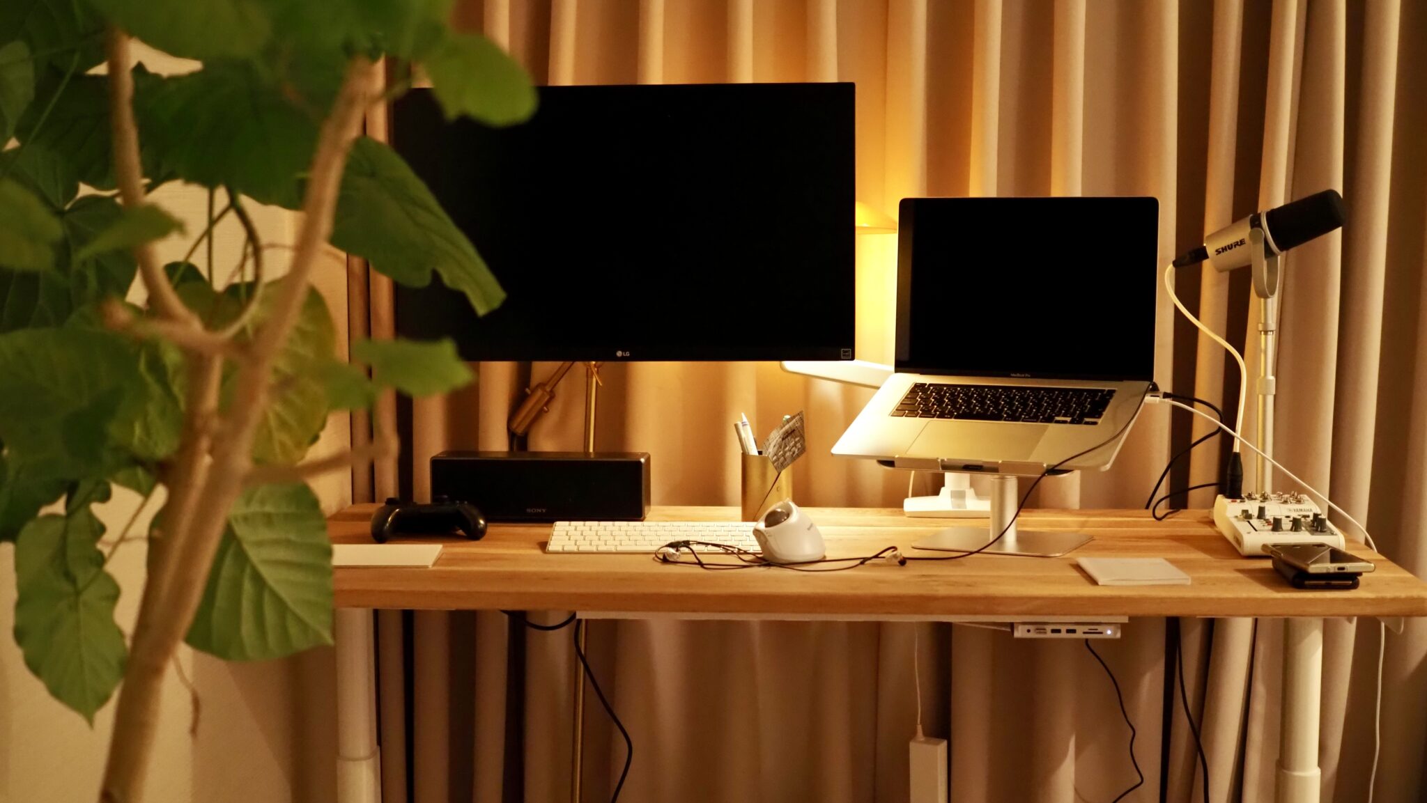 PCデスクを昇降式に変えました【FlexiSpot/E8/ハイグレード天板/レビュー】 | PLANNING